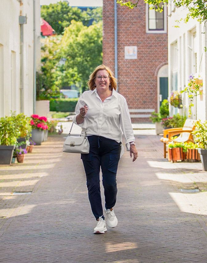 Welkom bij Van Oosterom Makelaar! Hier draait alles om vertrouwen en ...